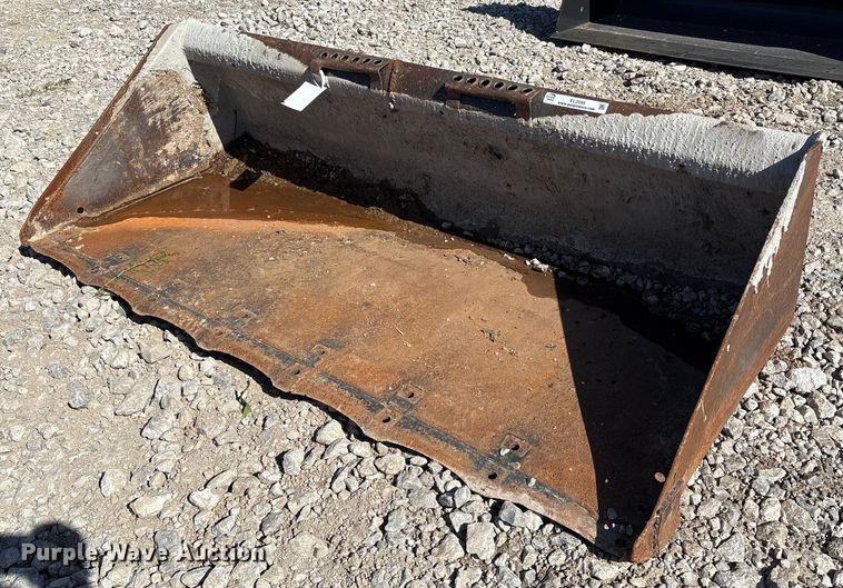 Bobcat 72" W skid steer bucket in Tulsa, OK | Item EL2095 sold | Purple ...