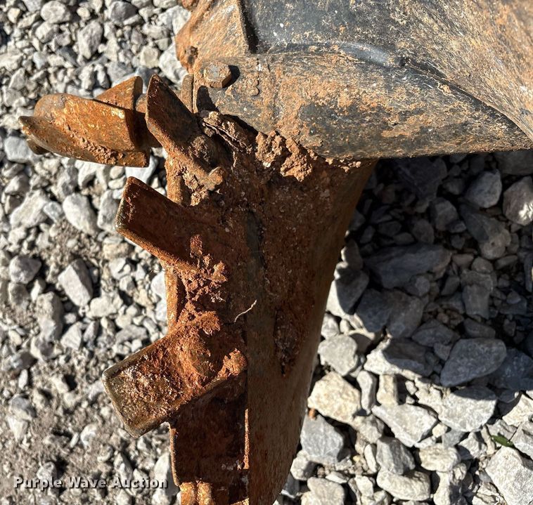 Bobcat skid steer auger bit in Tulsa, OK | Item EL2099 sold | Purple Wave