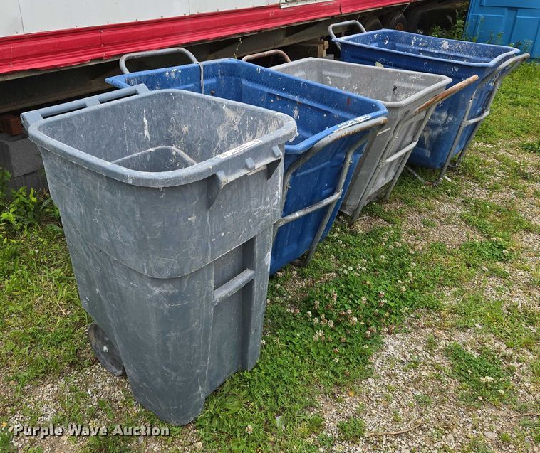 (4) trash cans in Humboldt, KS | Item EO0881 sold | Purple Wave