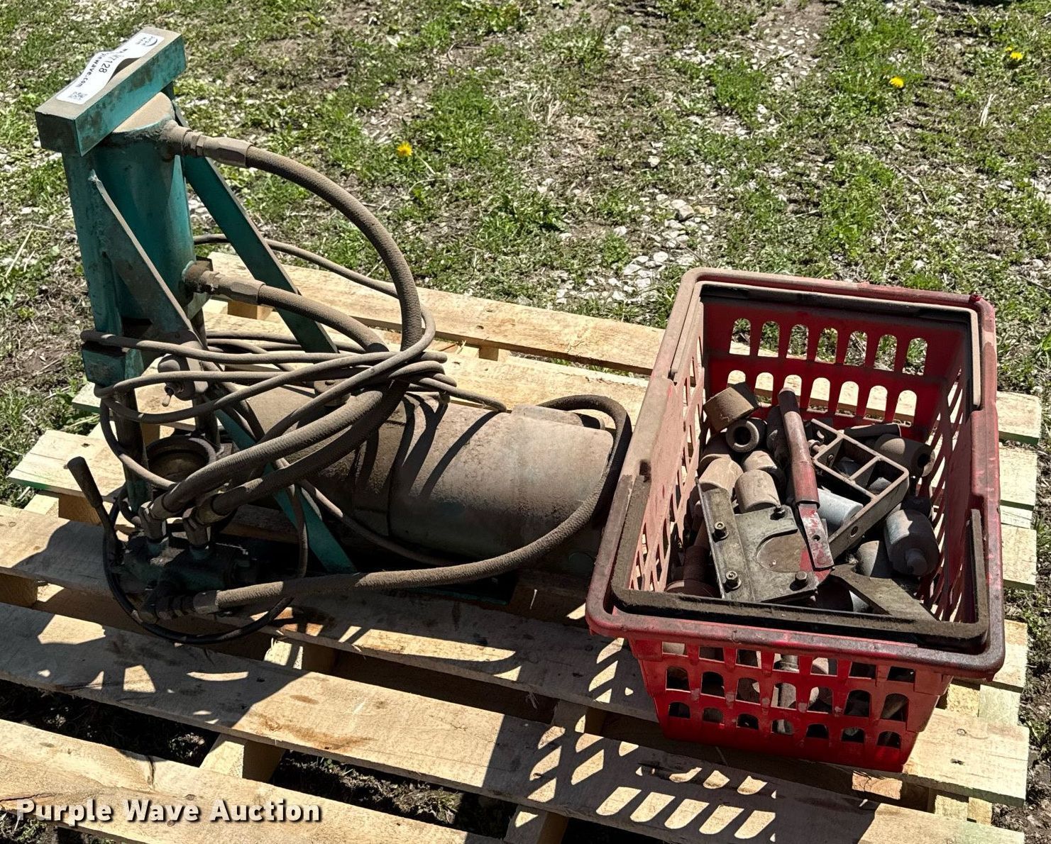 Couplamatic pin puller in Raytown, MO | Item EM7128 sold | Purple Wave