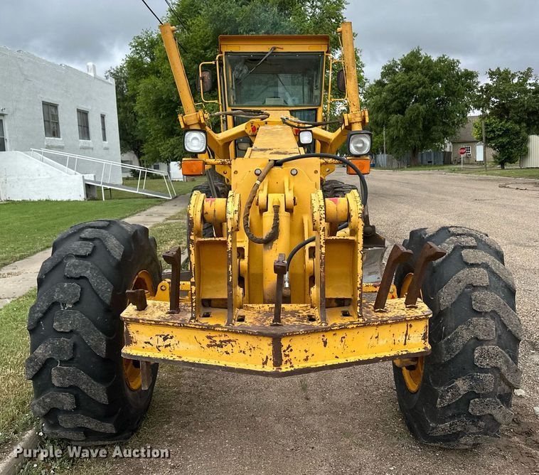 1987 John Deere 770B motor grader in Booker, TX | Item EQ4828 for sale | Purple Wave