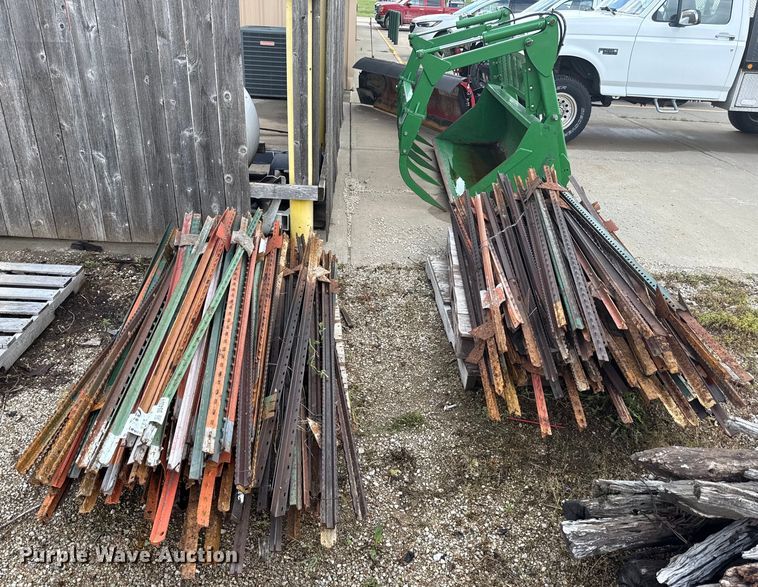(2) pallets of T-posts in Alma, KS | Item DS4324 for sale | Purple Wave