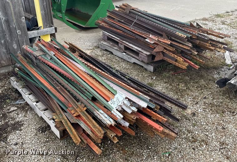 (2) pallets of T-posts in Alma, KS | Item DS4324 for sale | Purple Wave