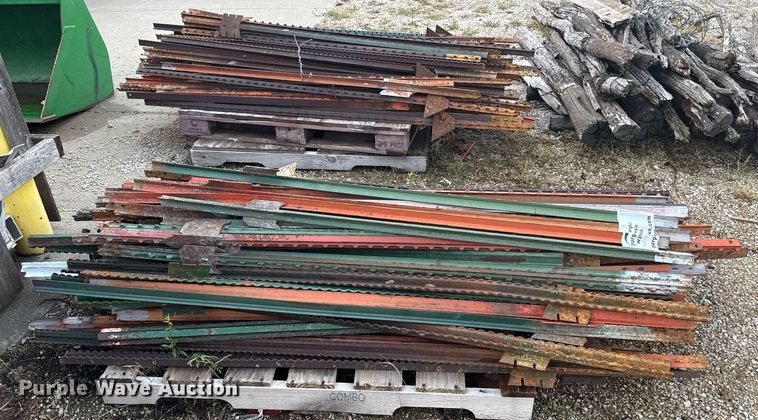 (2) pallets of T-posts in Alma, KS | Item DS4324 for sale | Purple Wave