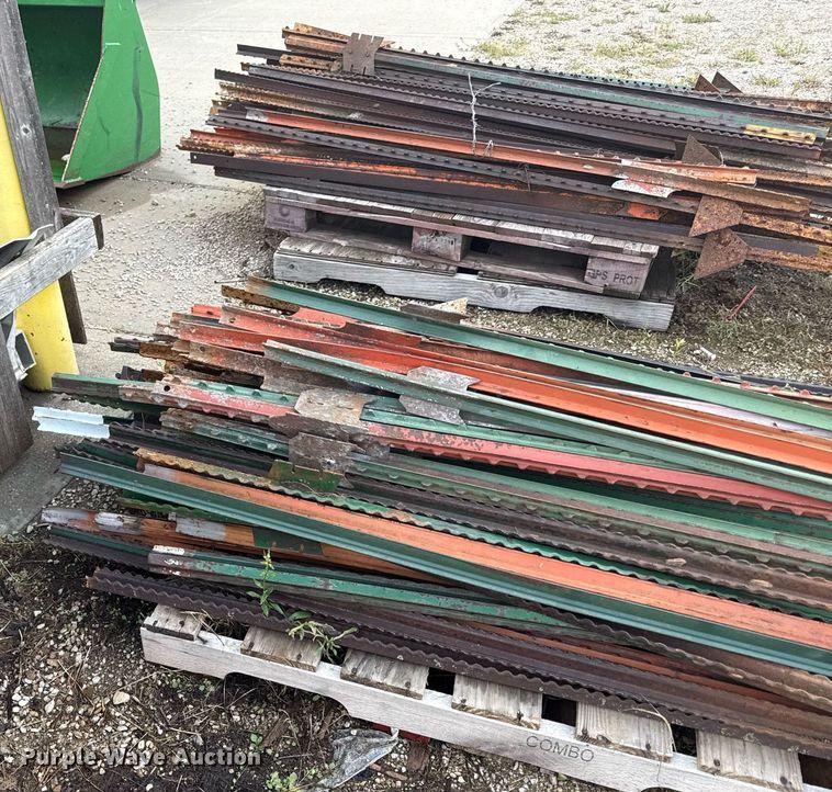 (2) pallets of T-posts in Alma, KS | Item DS4324 for sale | Purple Wave