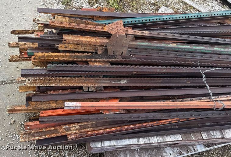 (2) pallets of T-posts in Alma, KS | Item DS4324 for sale | Purple Wave