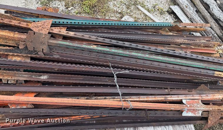 (2) pallets of T-posts in Alma, KS | Item DS4324 for sale | Purple Wave