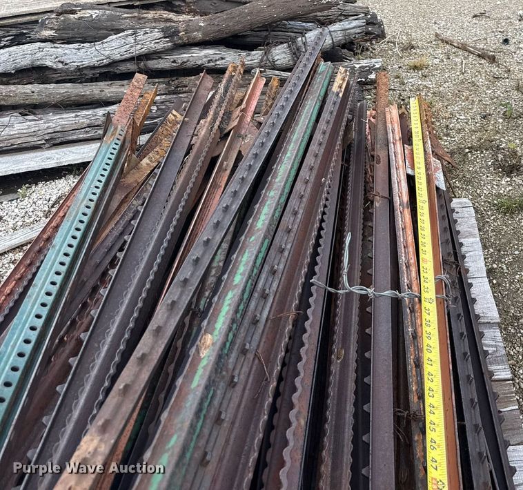 (2) pallets of T-posts in Alma, KS | Item DS4324 for sale | Purple Wave