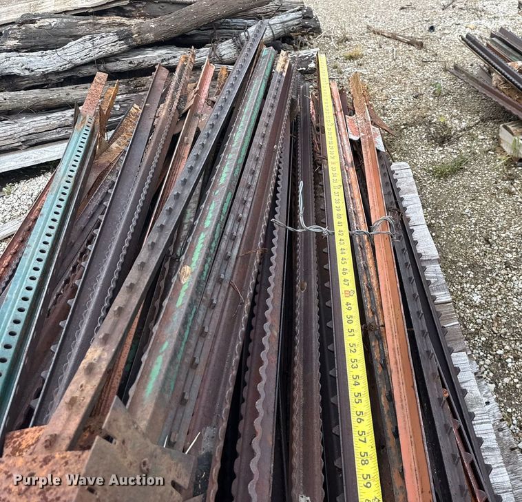 (2) pallets of T-posts in Alma, KS | Item DS4324 for sale | Purple Wave