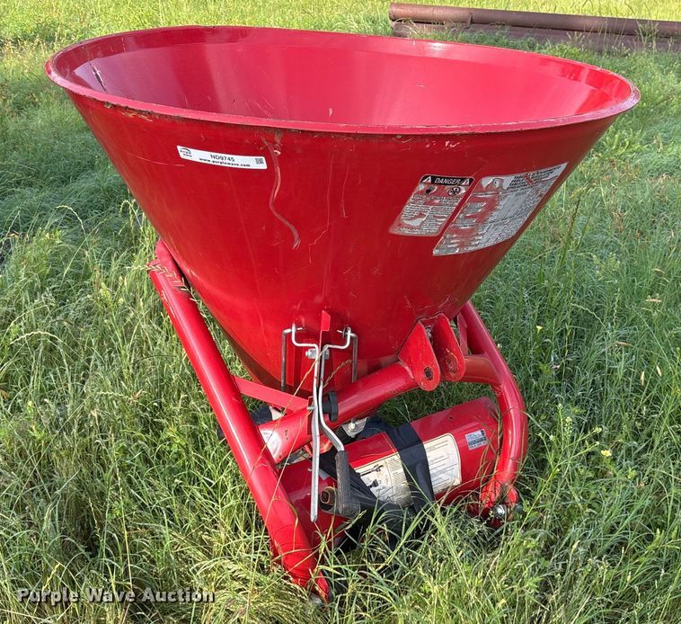 2016 Cosmo P Model spreader in Winnsboro, TX | Item ND9745 for sale | Purple Wave