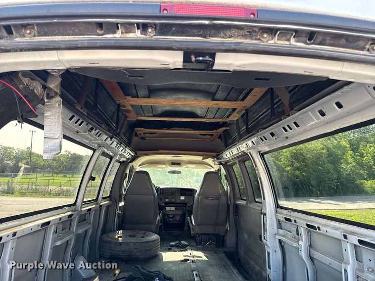 2007 Chevrolet Express 3500 delivery van in Lansing, KS | Item DS4338 ...