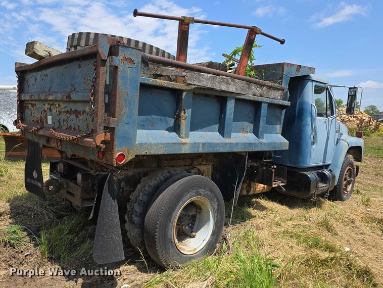 1985 International S1700 dump truck in Whiting, KS | Item DT6946 sold | Purple Wave