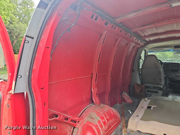 2001 Chevrolet Express van in Olathe, KS | Item EJ0096 sold | Purple Wave