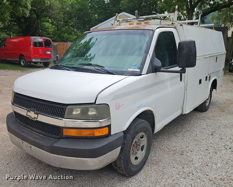 2004 Chevrolet Express utility van in Olathe, KS | Item EJ0097 for sale ...