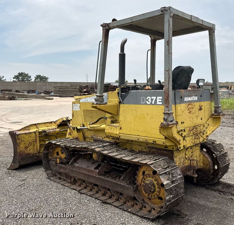 1996 Komatsu D37E-5 dozer in Hesston, KS | Item DY0173 sold | Purple Wave