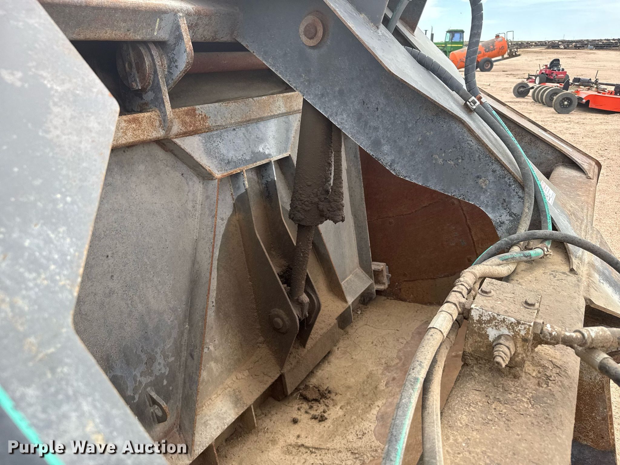 Dymax 118" W push out bucket in Eckley, CO | Item EG6536 sold | Purple Wave