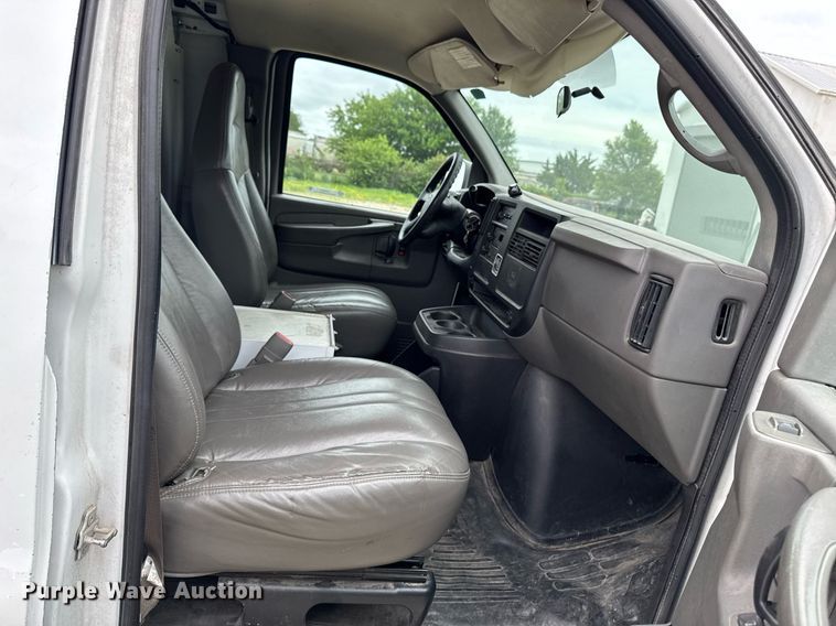 2005 Chevrolet Express 3500 van in Johnston, IA | Item EM2057 sold ...