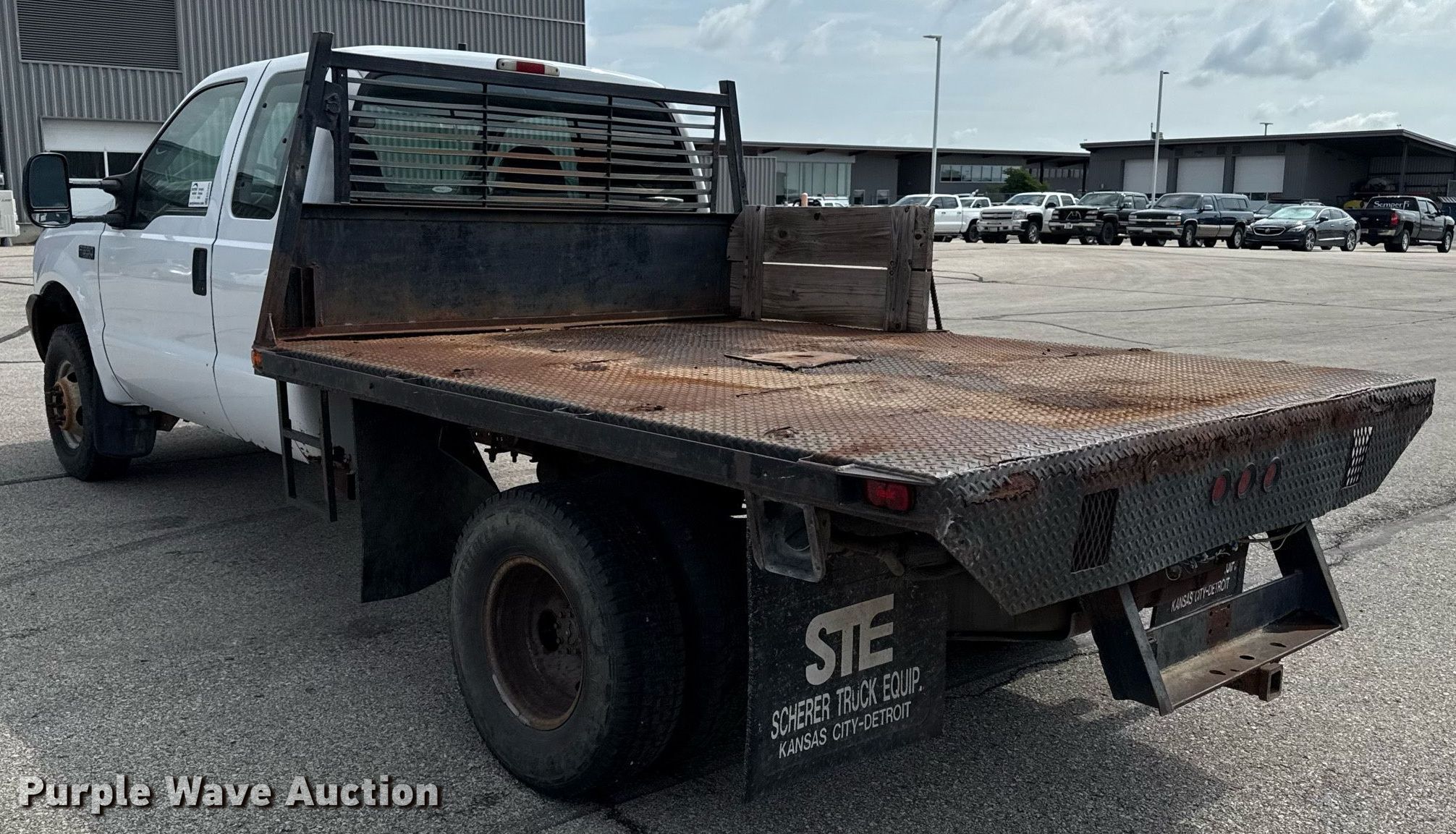2001 Ford F350 Super Duty SuperCab flatbed pickup truck in Lawrence, KS ...