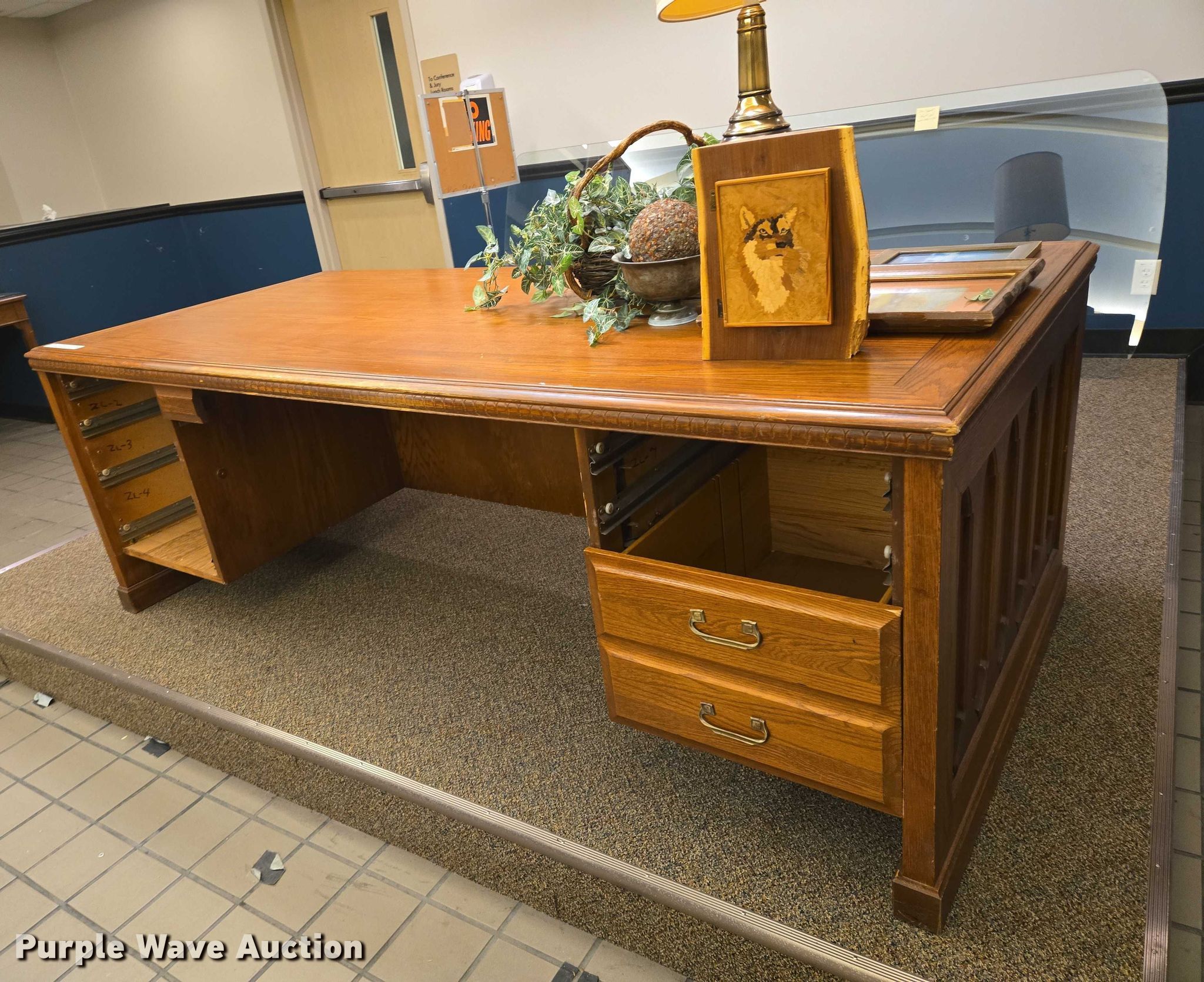 Desk in Wichita, KS | Item EN8190 sold | Purple Wave
