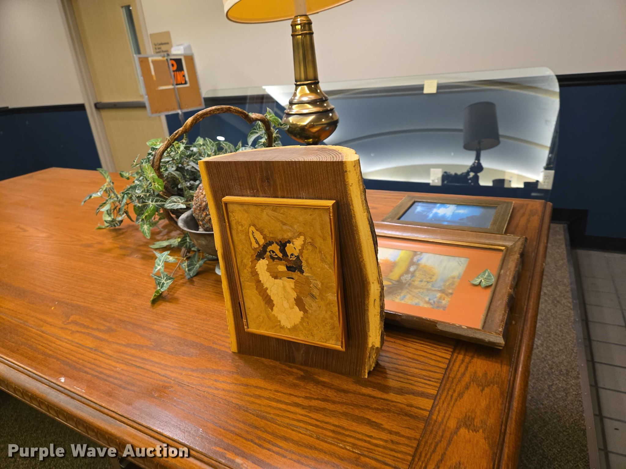 Desk in Wichita, KS | Item EN8190 sold | Purple Wave