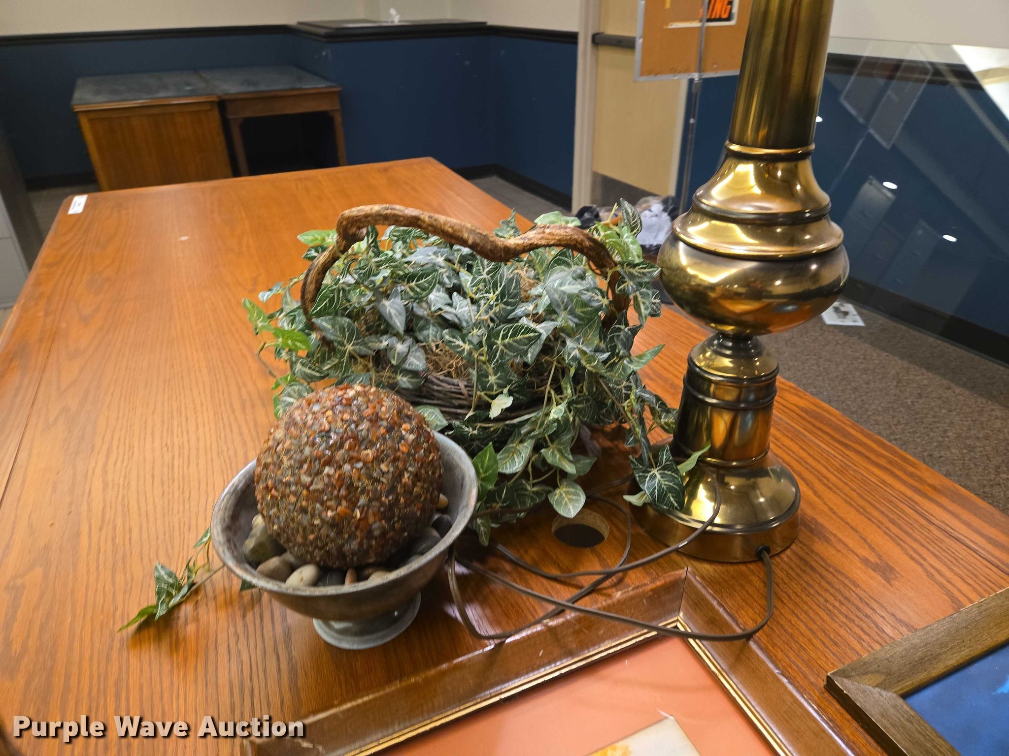 Desk in Wichita, KS | Item EN8190 sold | Purple Wave