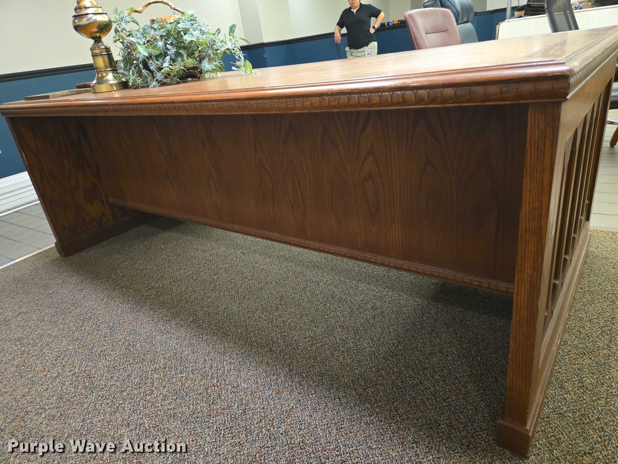 Desk in Wichita, KS | Item EN8190 sold | Purple Wave