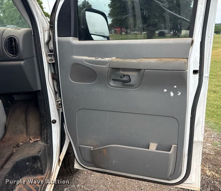 2005 Ford E250 van in Wellston, OK | Item DS3785 sold | Purple Wave