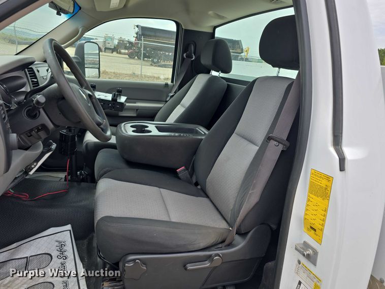 2007 Chevrolet Silverado 2500HD utility bed pickup truck in Council Bluffs, IA | Item DT6903 ...