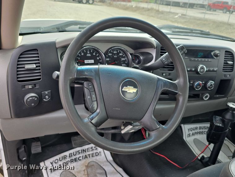 2007 Chevrolet Silverado 2500HD utility bed pickup truck in Council Bluffs, IA | Item DT6903 ...