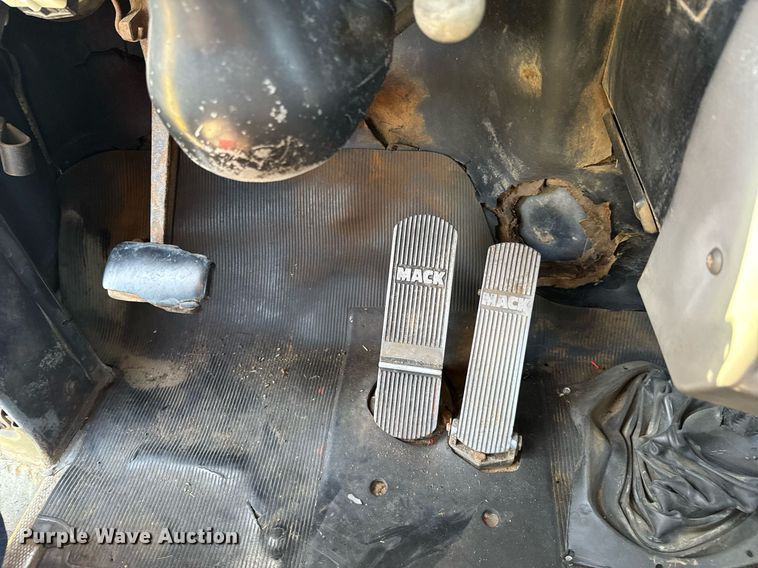 1976 Mack RW613 winch truck in Vinita, OK | Item DU9940 for sale ...