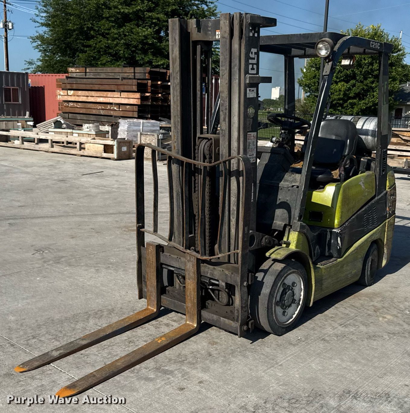 Clark C25C forklift in Topeka, KS | Item DY8100 sold | Purple Wave