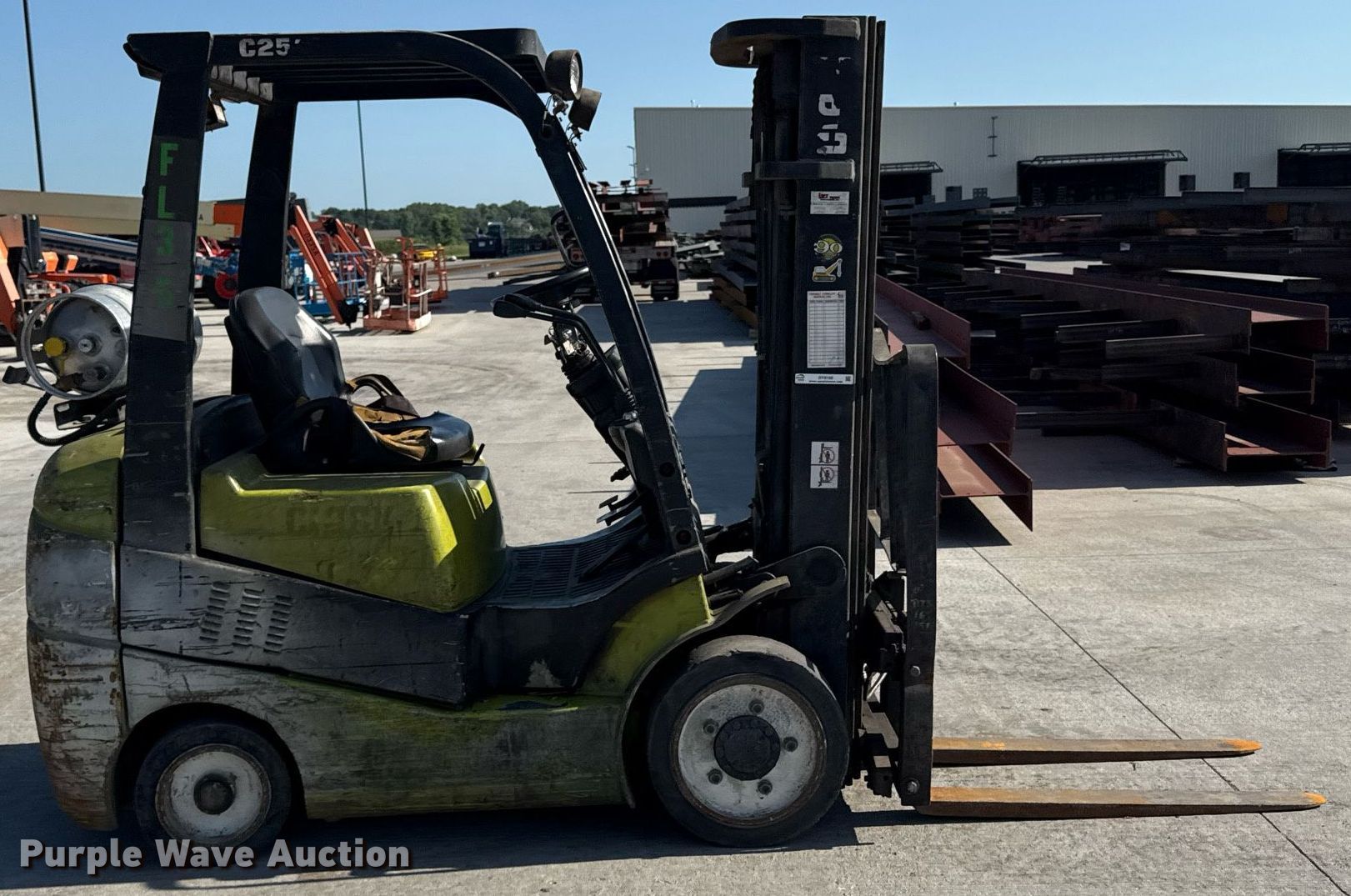 Clark C25C forklift in Topeka, KS | Item DY8100 for sale | Purple Wave