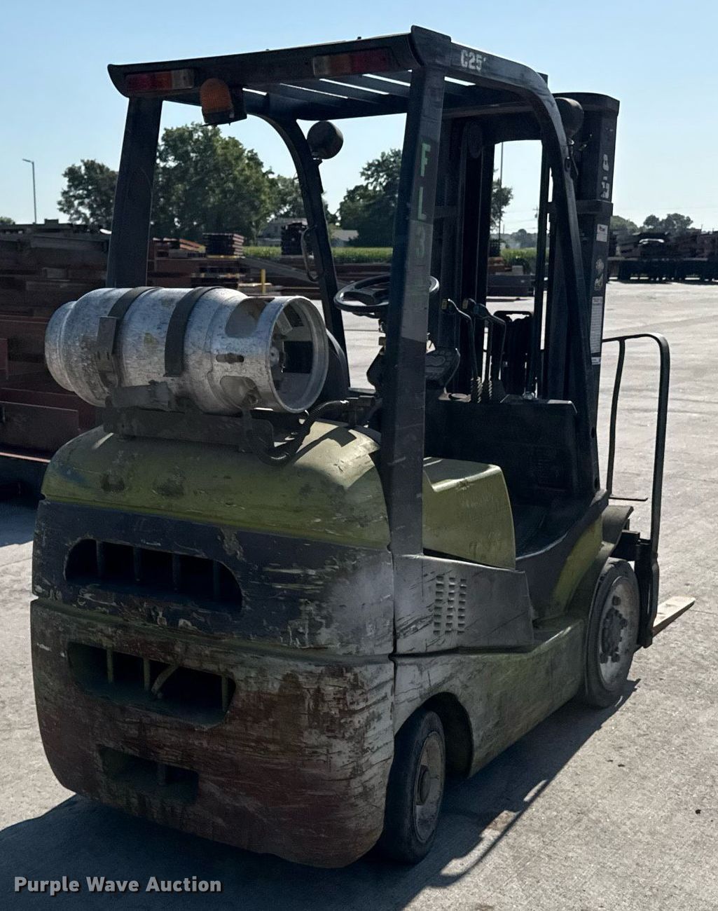 Clark C25C forklift in Topeka, KS | Item DY8100 for sale | Purple Wave