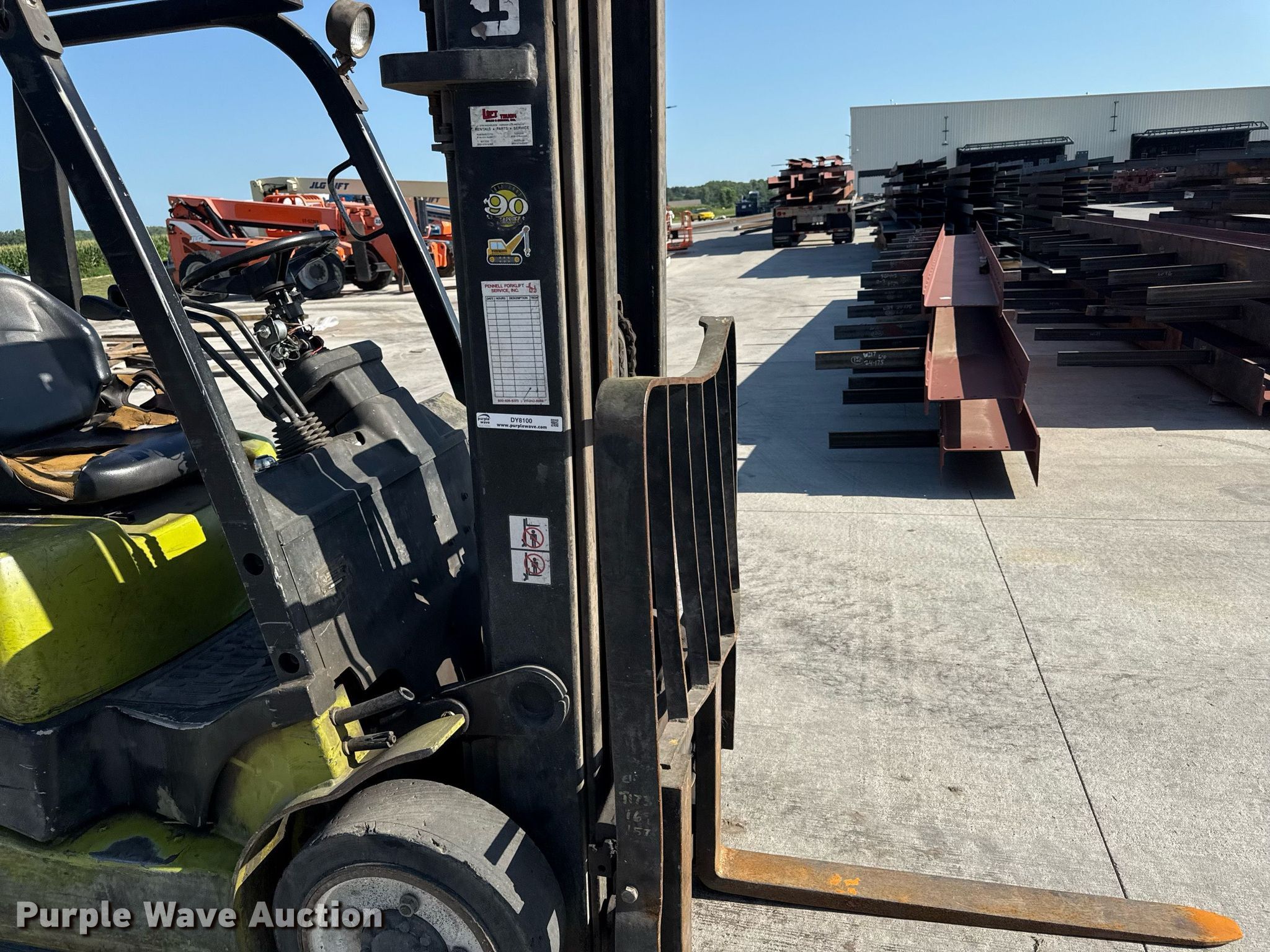 Clark C25C forklift in Topeka, KS | Item DY8100 for sale | Purple Wave