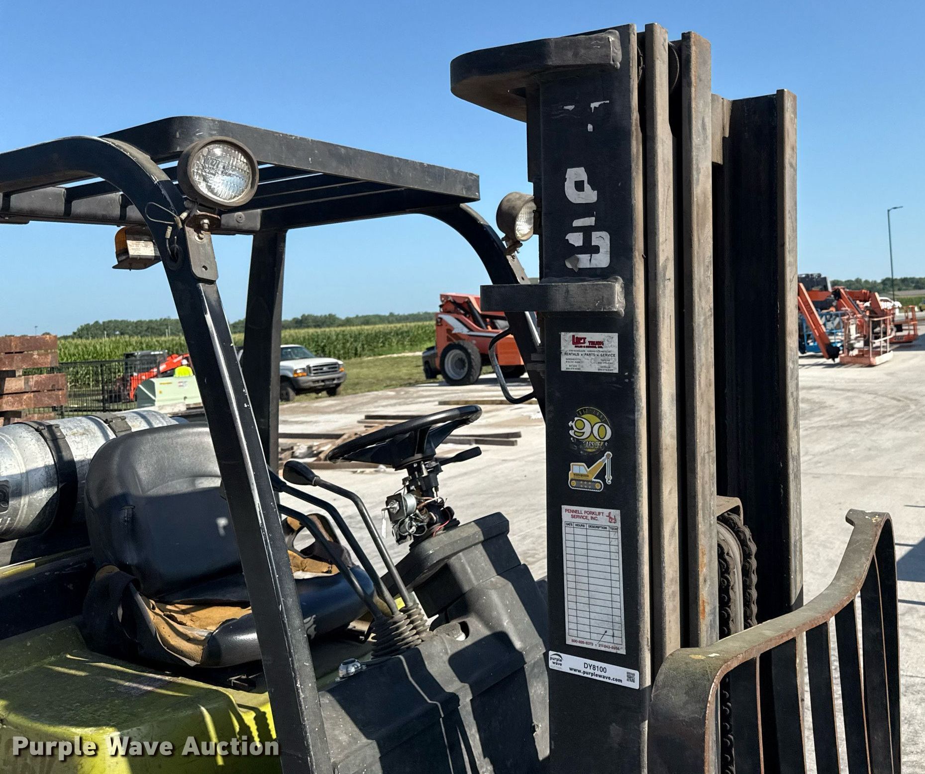 Clark C25C forklift in Topeka, KS | Item DY8100 for sale | Purple Wave