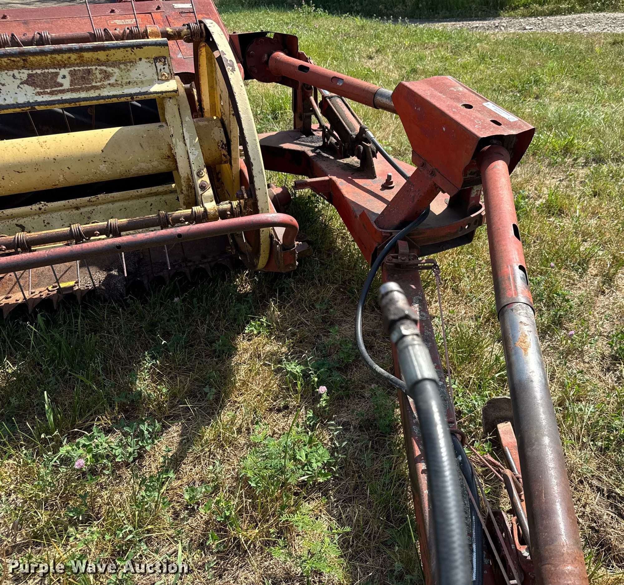New Holland 479 swather / windrower in Harveyville, KS | Item DY0298 ...