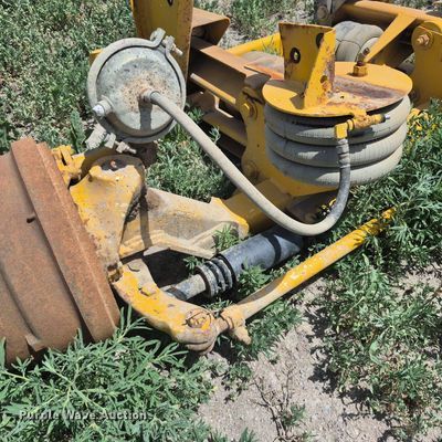 Hendrickson lift axle in Lamar, CO | Item GP9645 for sale | Purple Wave
