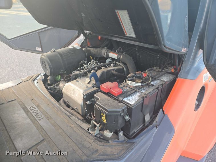 2015 Toyota 8FD80U forklift in Portland, OR | Item DT7245 sold | Purple ...