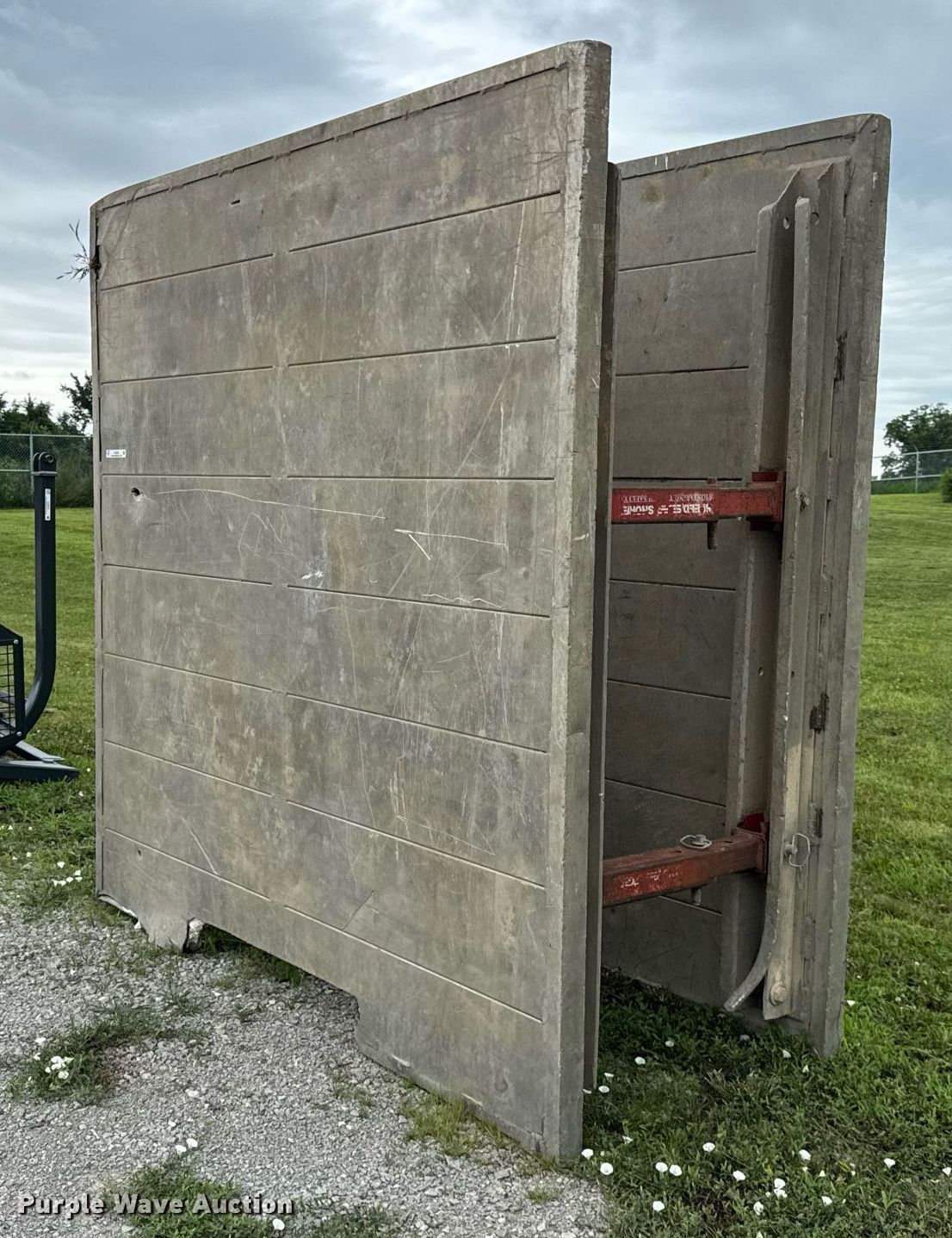 Speed shore shoring box in Hannibal, MO | Item DJ9596 sold | Purple Wave