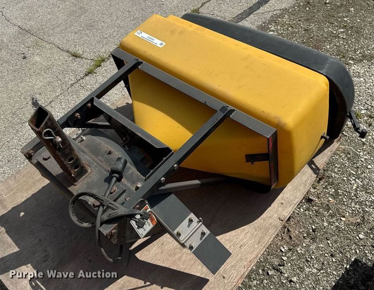Snow Ex Junior 325 spreader in Plainfield, IL | Item DJ9391 sold ...