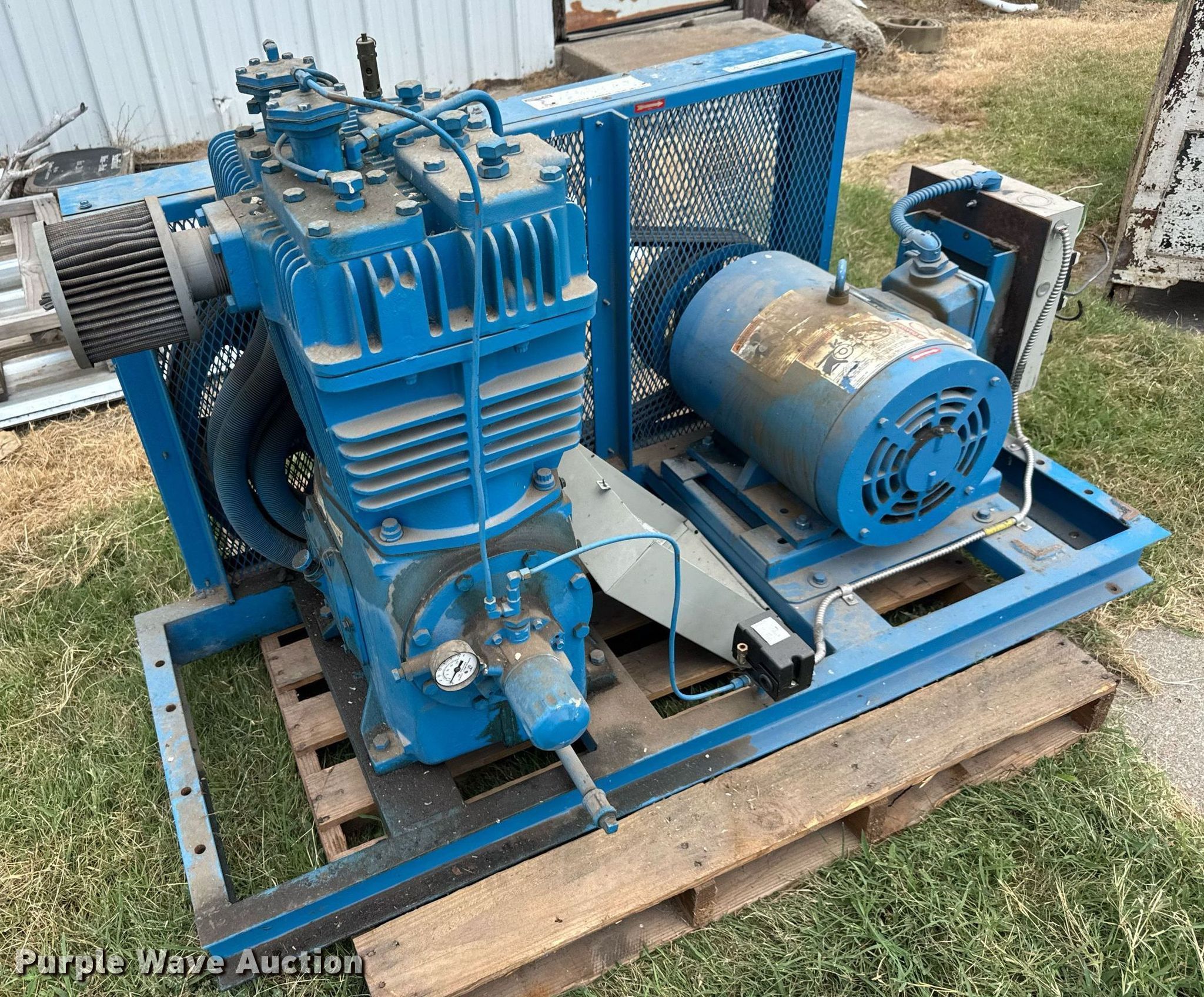 Quincy 390 air compressor in Stafford, KS | Item DY0376 sold | Purple Wave