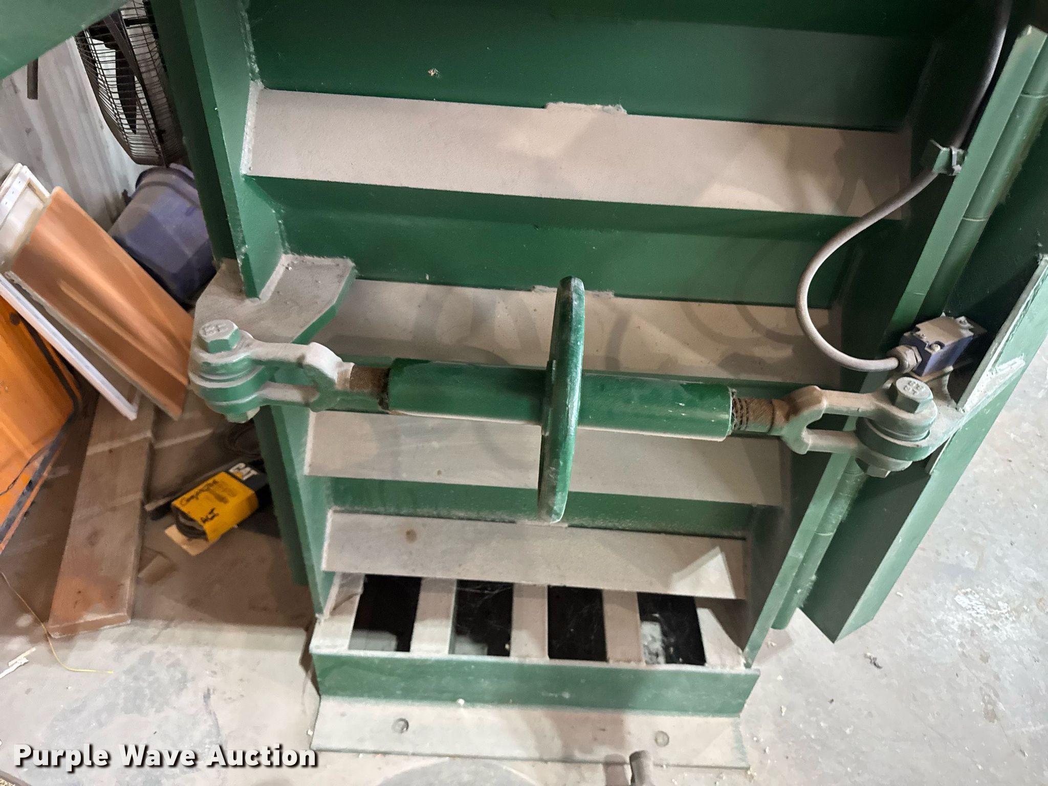 Dehart V63XHD baler in Lebanon, KS | Item ER2171 sold | Purple Wave