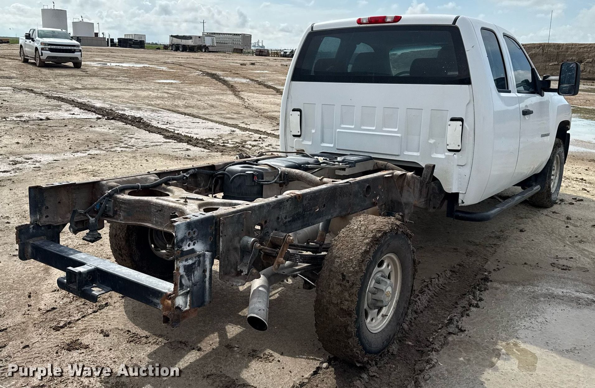 2008 Chevrolet Silverado 2500HD Ext. Cab pickup truck cab and chassis ...