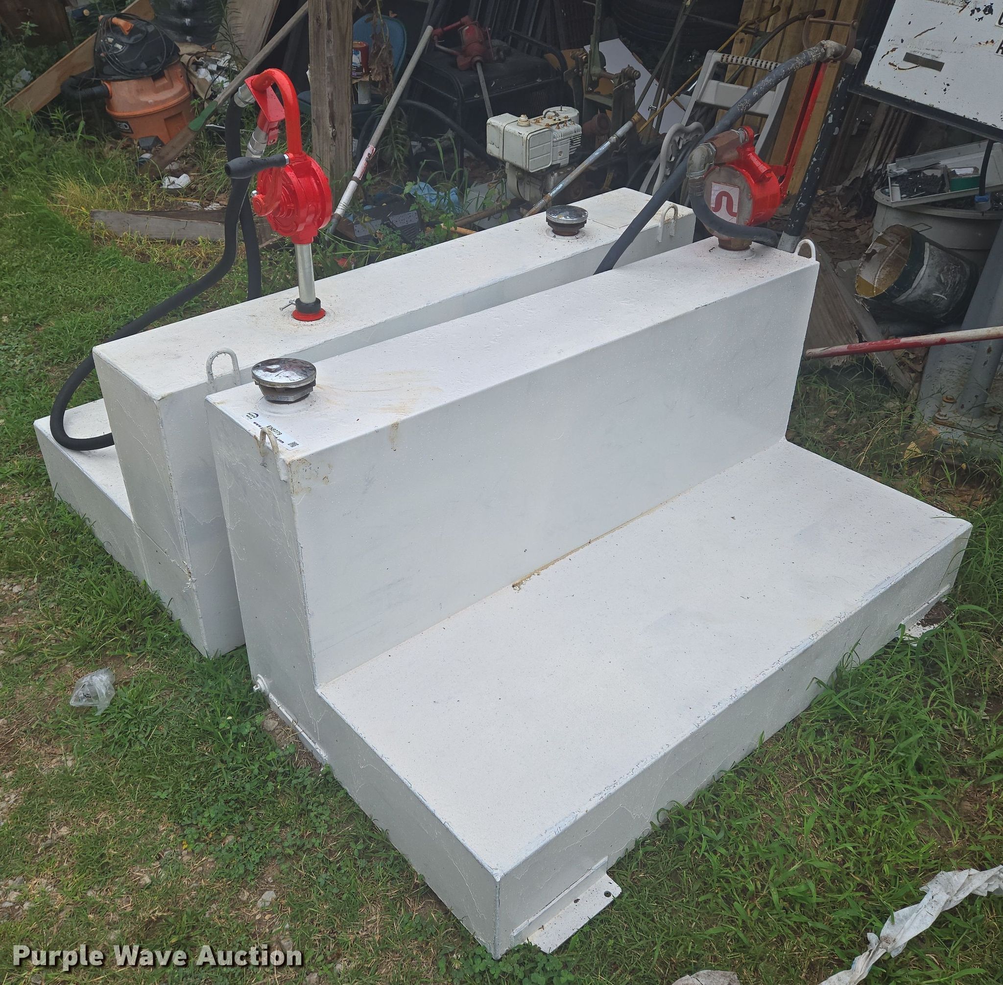 (2) L-shaped fuel tanks in Ponca City, OK | Item EN8279 sold | Purple Wave