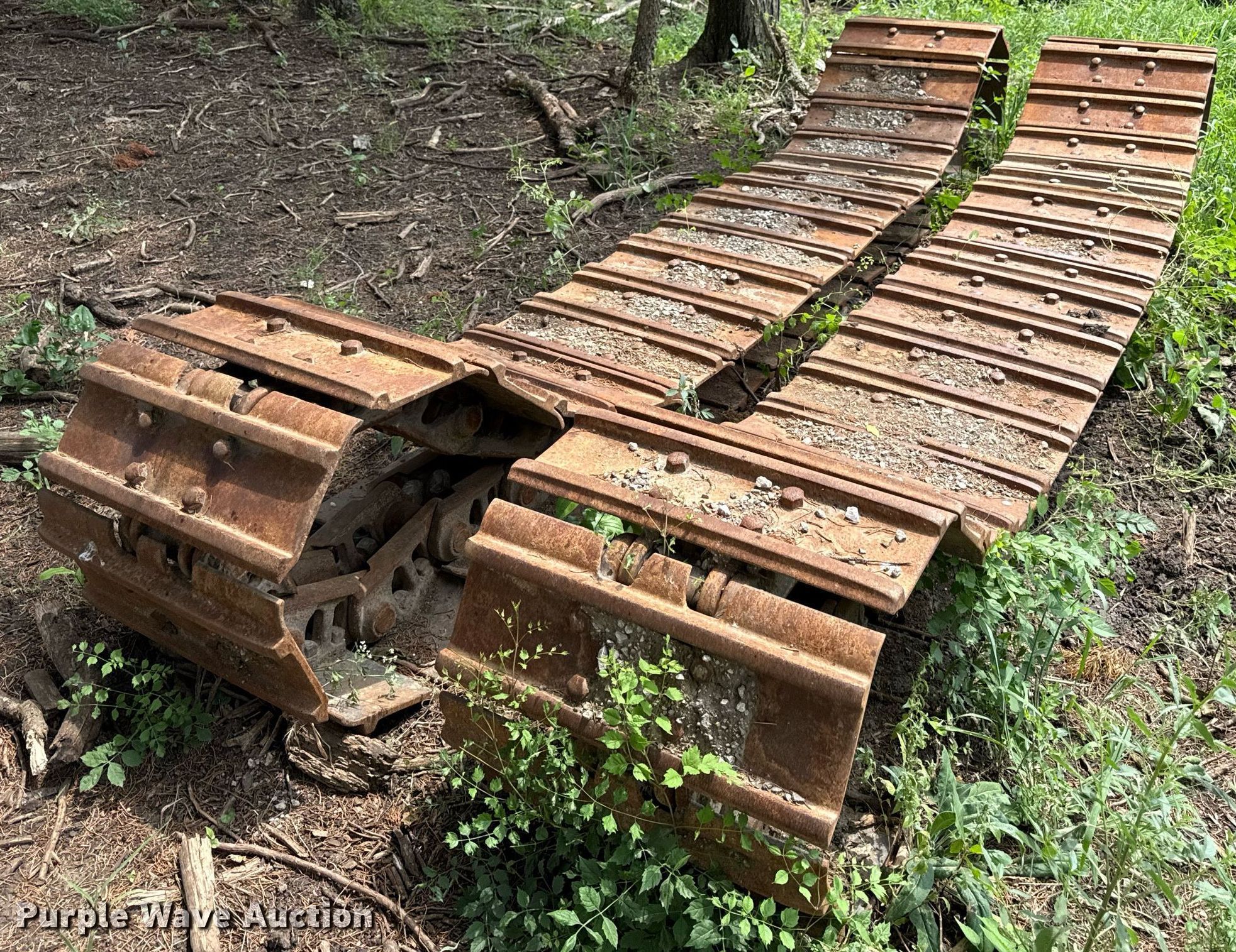 22" W tracks in Fulton, KS | Item ED4355 sold | Purple Wave