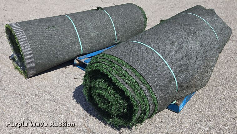 2 rolls of turf in North Kansas City, MO | Item EF1743 sold | Purple Wave
