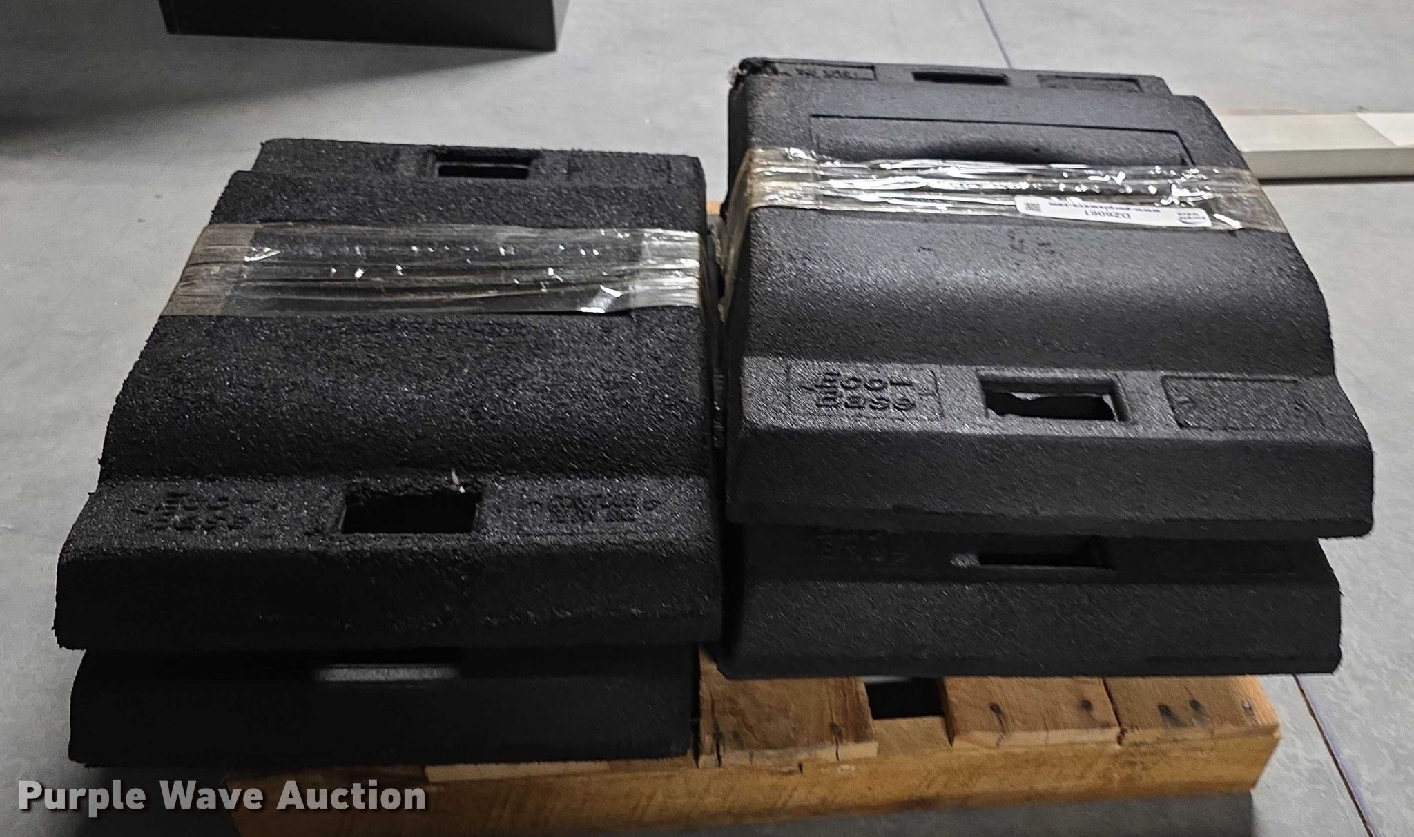 (5) rubber sign bases in Junction City, KS | Item DZ6061 sold | Purple Wave