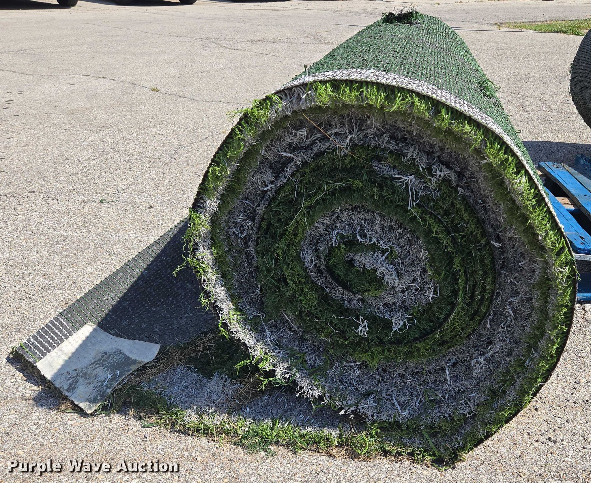 2 rolls of turf in North Kansas City, MO | Item EF1743 sold | Purple Wave