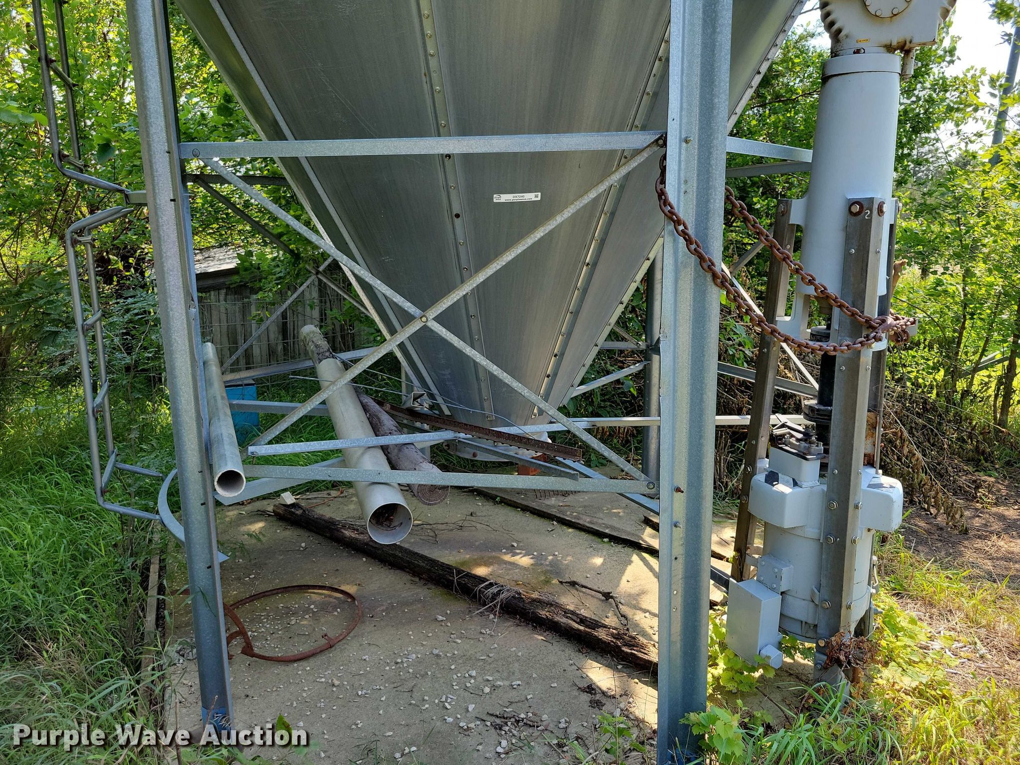 Grain silo in Perry, IA | Item DX7240 for sale | Purple Wave