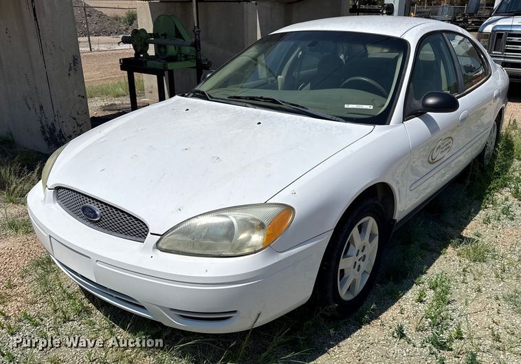 2006 Ford Taurus in Guymon, OK | Item DZ8910 sold | Purple Wave